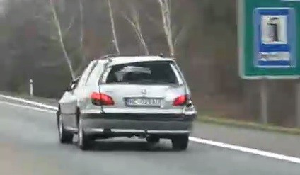 Kaputtes Auto - Video auf bildschirmarbeiter.com