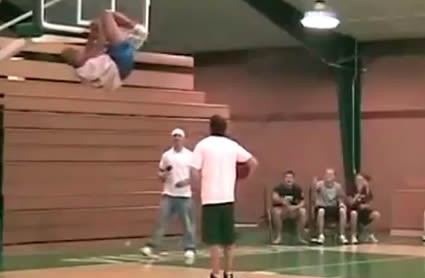 Dunk Fail - Video auf bildschirmarbeiter.com