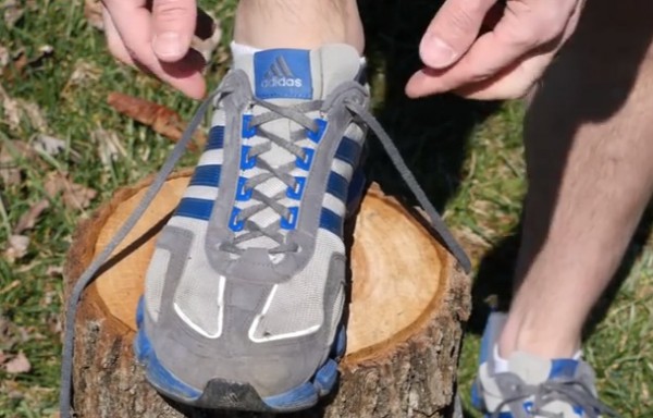 Laufschuhe richtig binden - Video auf bildschirmarbeiter.com
