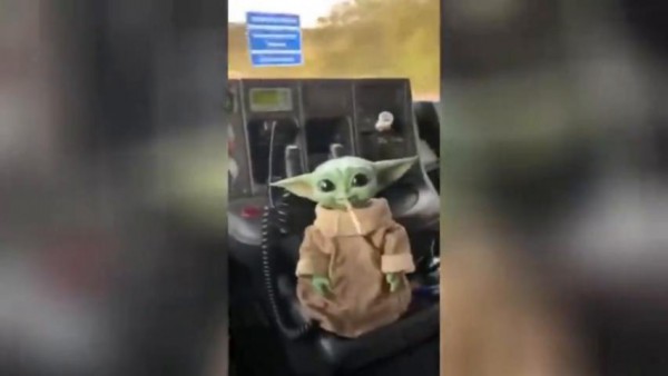 Rauchender Yoda - Video auf bildschirmarbeiter.com