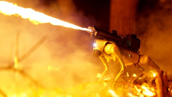 Thermonator: Roboterhund mit Flammenwerfer - Video auf ...
