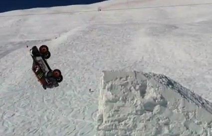 Car Backflip in Tignes - Video auf bildschirmarbeiter.com