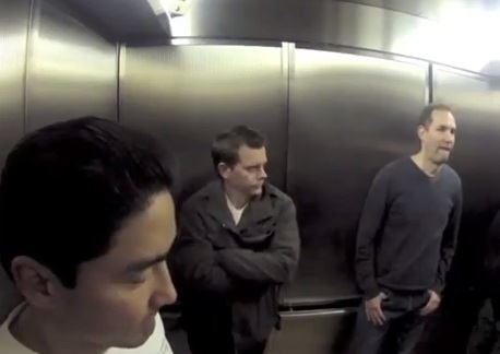 Elevator Farts - Video auf bildschirmarbeiter.com