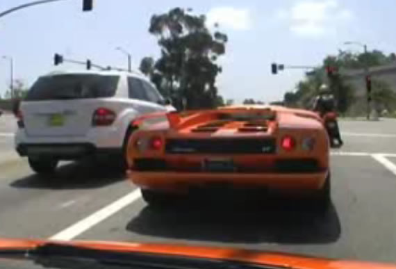 Lamborghini - Start - Video auf bildschirmarbeiter.com