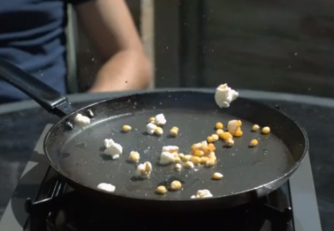 Popcorn in Super Slow Motion - Video auf bildschirmarbeiter.com